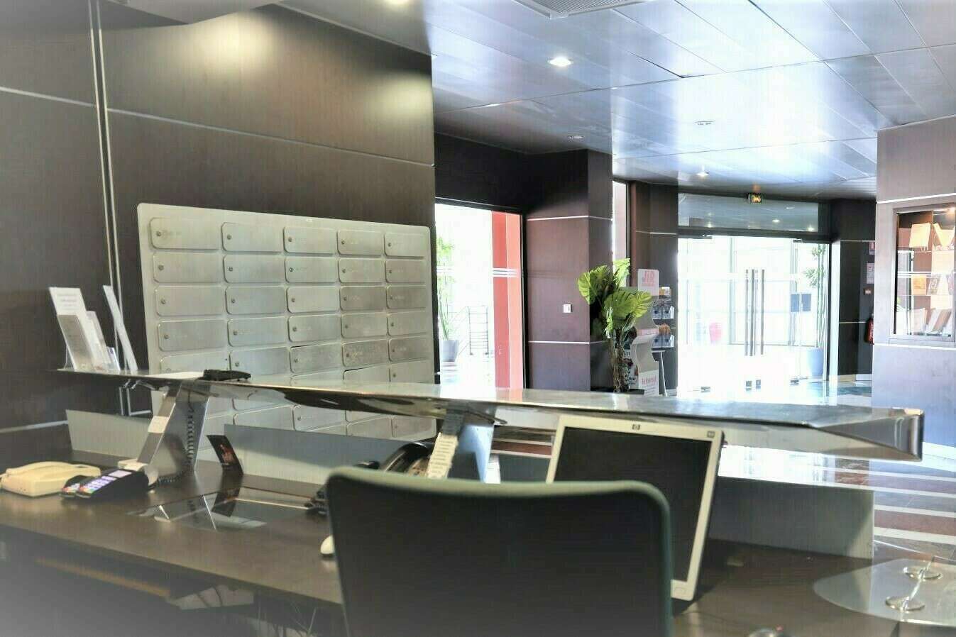 Service d'accueil | Centre d'affaires CADJEE