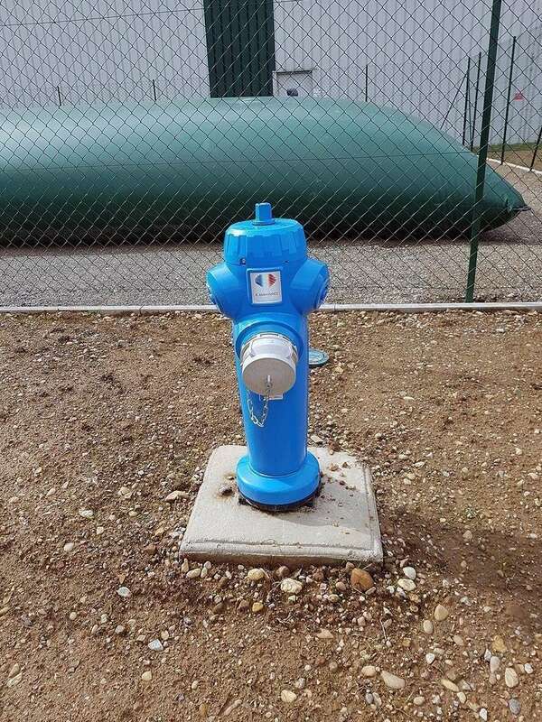 Poteau incendie bleu : tout ce que vous devez savoir