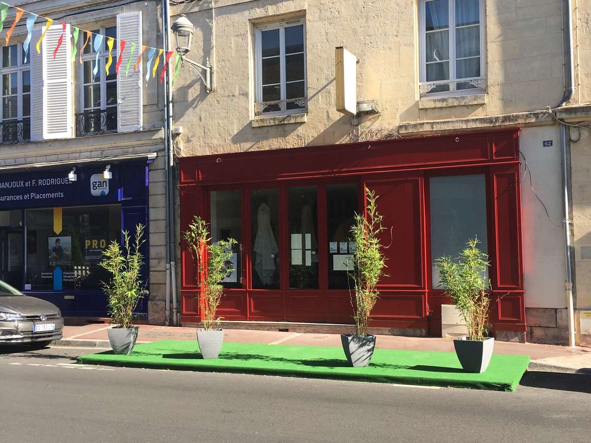 Photos de façades devantures vitrines en bois sur mesure - AMF Menuiserie